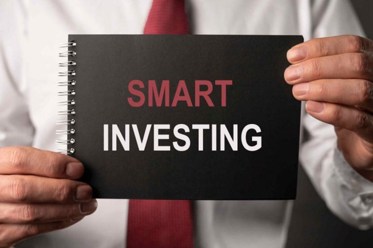How to Make Smart Investments: Guide for Beginners - Benzinga How to Make Smart Investments: Guide for Beginners - Benzinga